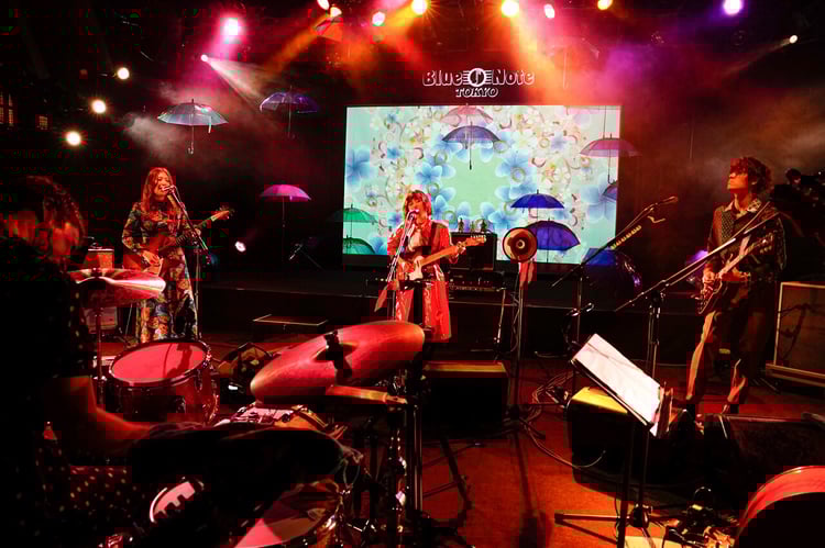 Rei、無観客のブルーノート東京で“同志”GLIM SPANKYとのセッション楽しむ | JOYSOUND 音楽ニュース